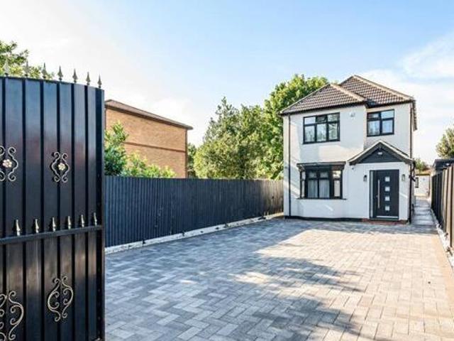 Bath Road, Cippenham, 4 Bedroom Detached