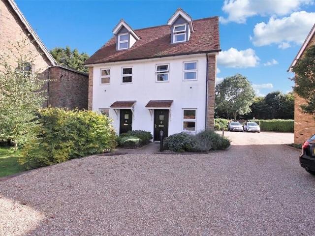 Bath Road, Blacksmiths Court, UB7 Studio to rent £1,000 pcm £231 pw
