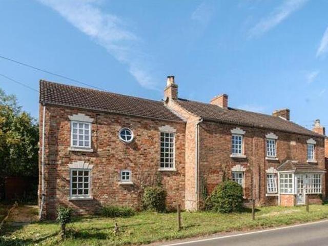 Bath Road, Eastington, 7 Bedroom Cottage