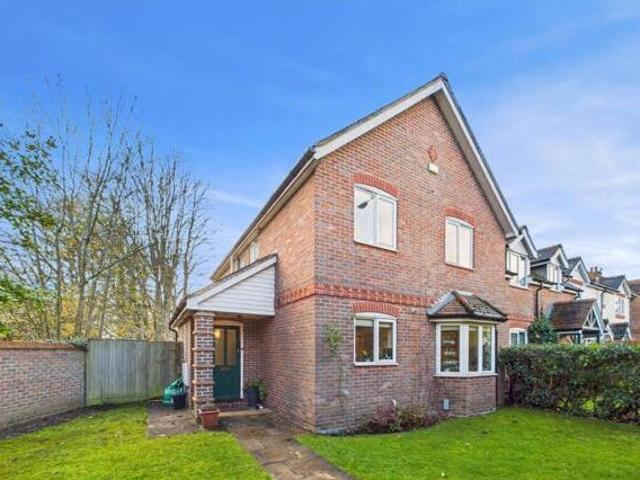 Bath Road, Floral Court, Hare Hatch, 4 Bedroom Semi detached