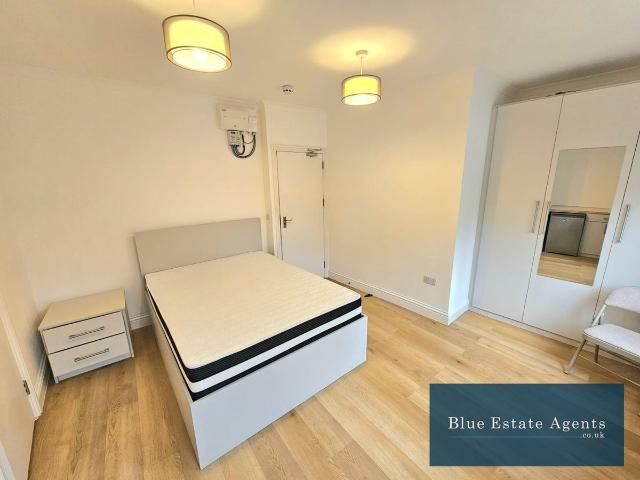Bath Road, Hounslow TW4, Room to rent, £900 pcm | PrimeLocation