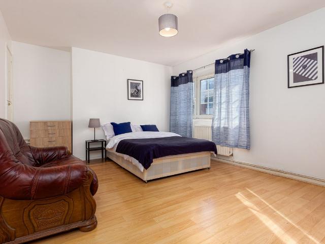 Bath Road, Hounslow TW5, Room to rent, £730 pcm | PrimeLocation