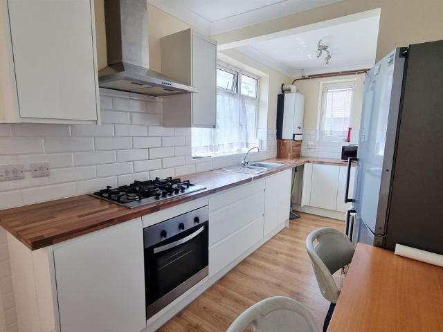 Bath Road, Hounslow TW3, 3 bed flat to rent, £2,100 pcm | PrimeLocation