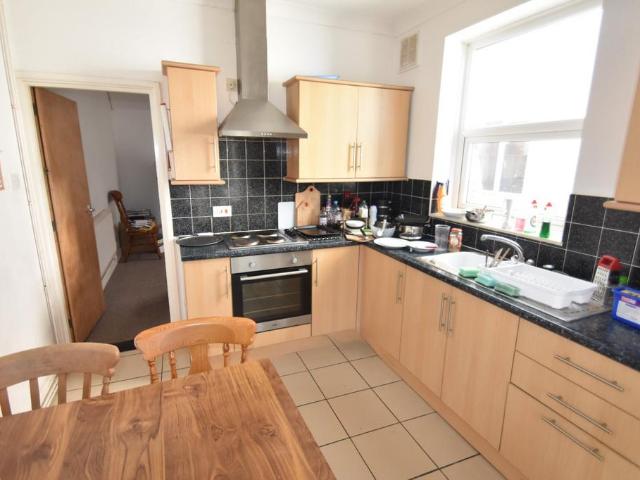Bath Road, Hampshire PO4 5 bed terraced house to rent £2,300 pcm £531 pw
