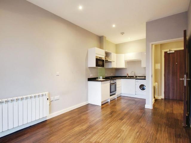 Bath Road, Harlington, Hayes UB3, 1 bed flat to rent, £1,300 pcm | PrimeLocation