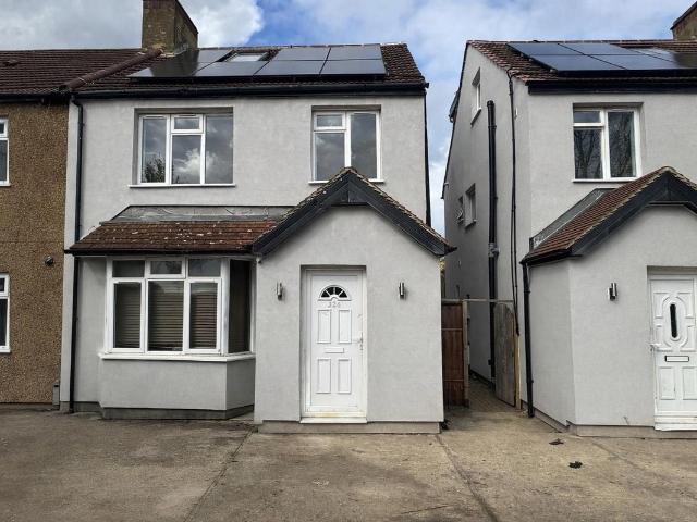 Bath Road, Harmondsworth, West Drayton UB7, Studio to rent, £998 pcm | PrimeLocation