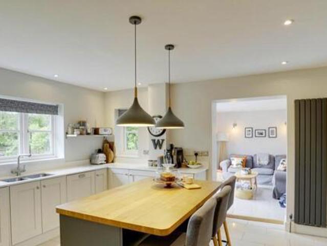 Bath Road, Marlborough, 5 Bedroom Detached