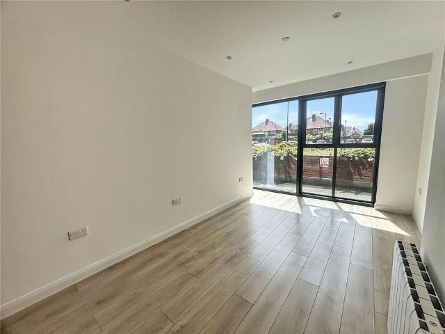 Bath Road, Slough, Berkshire, SL1 1 bed apartment to rent £1,345 pcm £310 pw