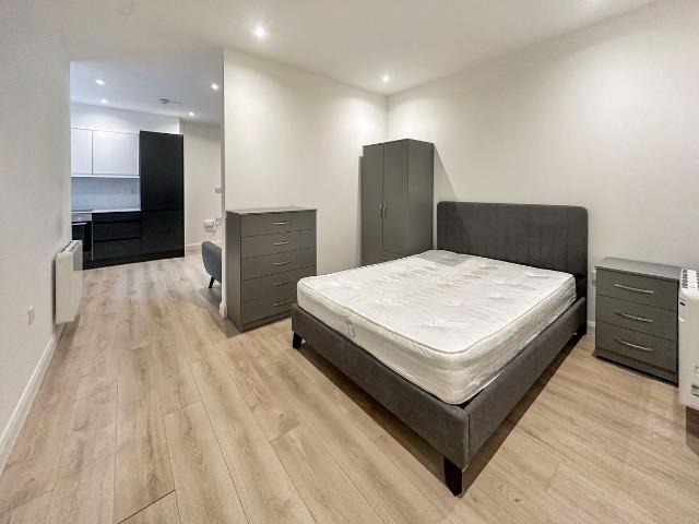 Bath Road, Slough, Berkshire SL1, 1 bed flat to rent, £1,250 pcm | PrimeLocation