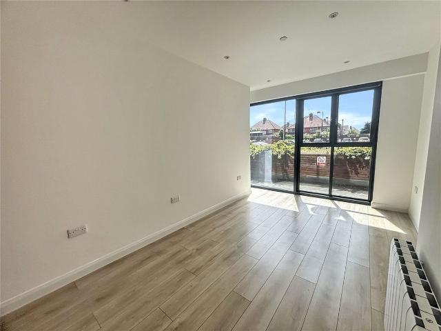 Bath Road, Slough, Berkshire SL1, 1 bed flat to rent, £1,325 pcm | PrimeLocation