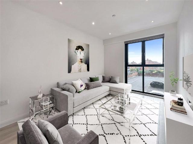 Bath Road, Slough, Berkshire, SL1 2 bed apartment to rent £1,455 pcm £336 pw