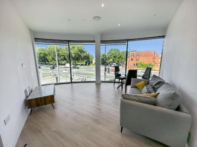 Bath Road, Slough, Berkshire, SL1 2 bed apartment to rent £1,645 pcm £380 pw