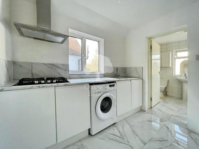 Bath Road, Slough SL1, 1 bed flat to rent, £1,100 pcm | PrimeLocation