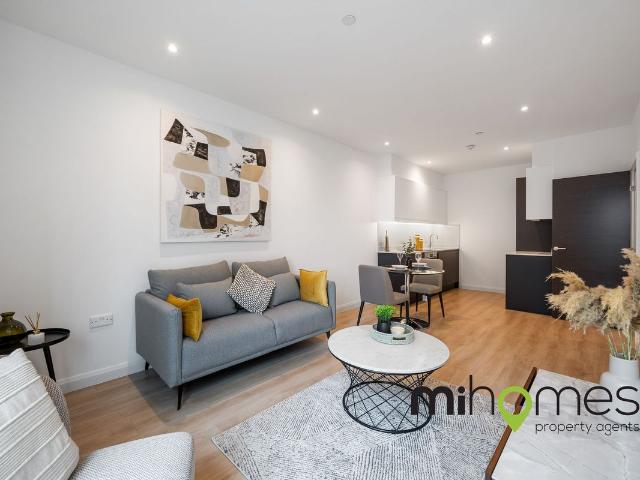 Bath Road, Slough SL1, 1 bed flat to rent, £1,325 pcm | PrimeLocation