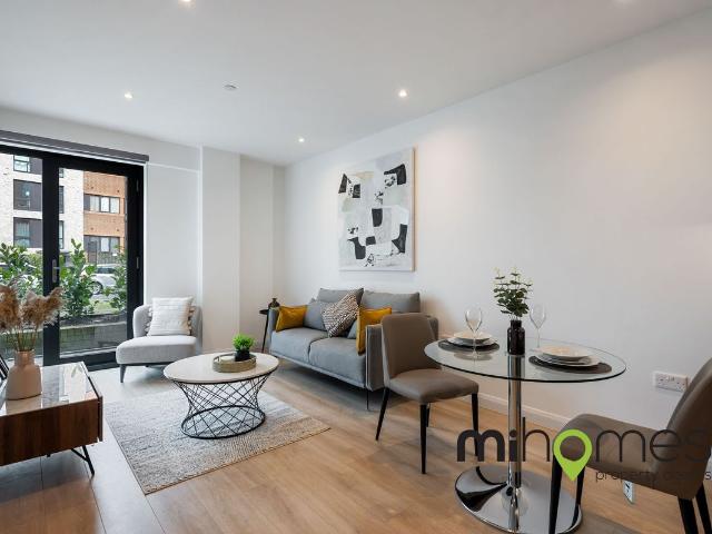Bath Road, Slough SL1, 2 bed flat to rent, £1,525 pcm | PrimeLocation