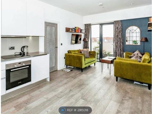 Bath Road, Slough SL1, 2 bed flat to rent, £1,550 pcm | PrimeLocation
