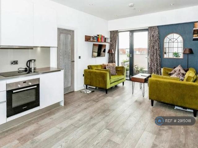 Bath Road, Slough, SL1 2 bed flat to rent £1,550 pcm £358 pw