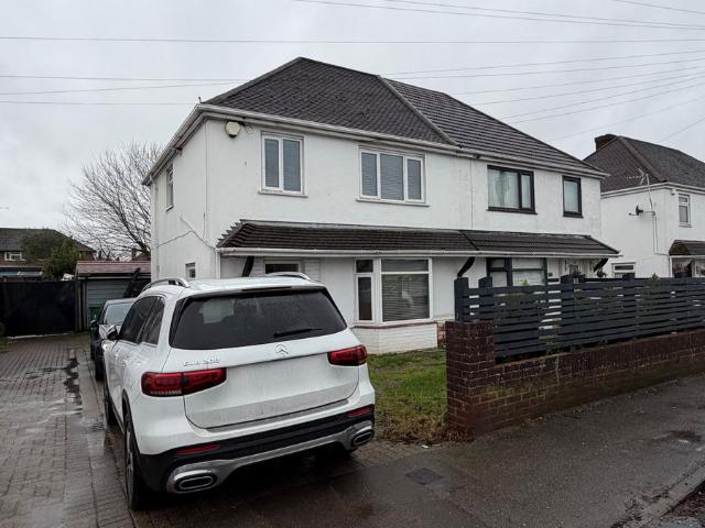 Bath Road, Slough SL1, 3 bed semi detached house to rent, £2,200 pcm | PrimeLocation