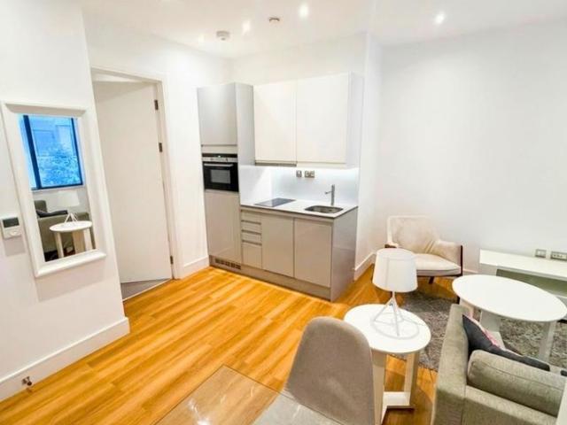 Bath Road, Slough SL1, Studio to rent, £1,450 pcm | PrimeLocation