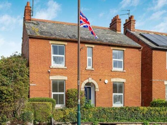 Bath Road, Stonehouse, 3 Bedroom Detached