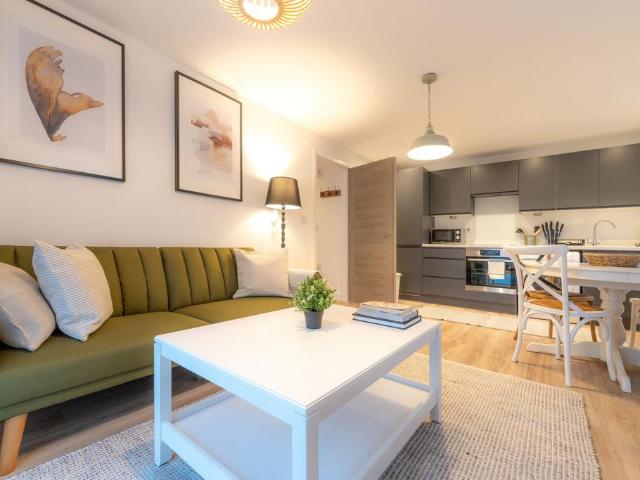 Bath Road, Stroud GL5 1 bed apartment to rent £1,050 pcm £242 pw