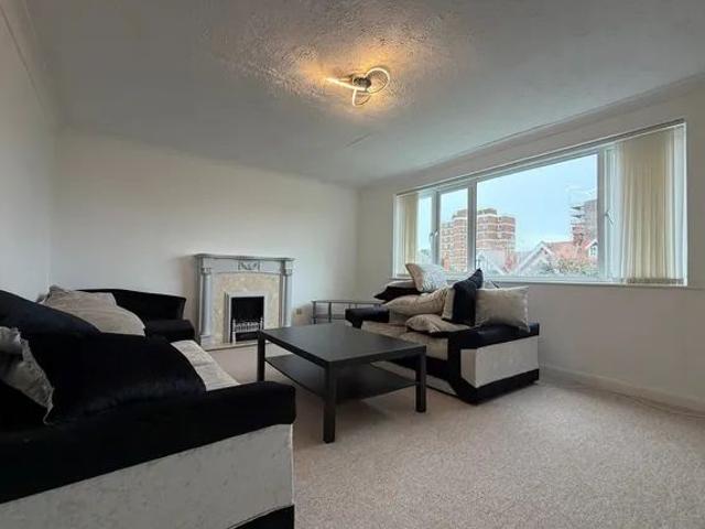 Bath Road, Worthing, BN11 2 bedroom flat to rent