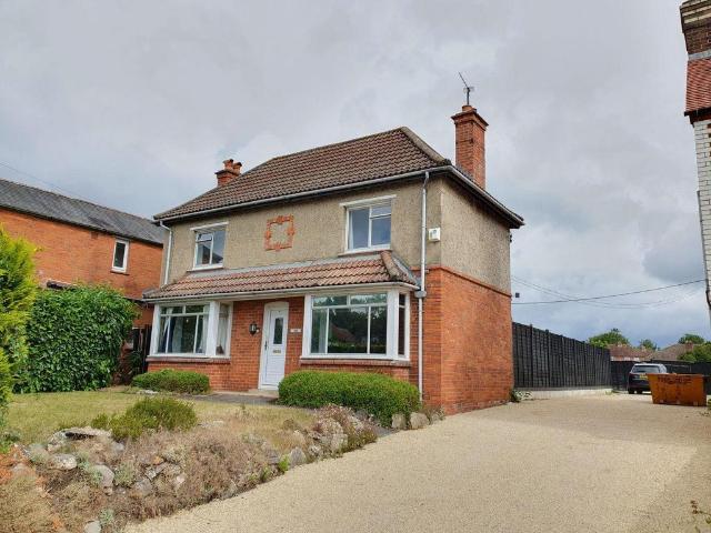 Bath Road, Thatcham, Berkshire 3 bed house to rent £1,850 pcm £427 pw