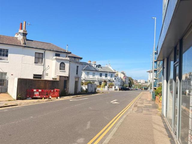 Bath Street, Brighton 3 bed flat to rent £2,150 pcm £496 pw