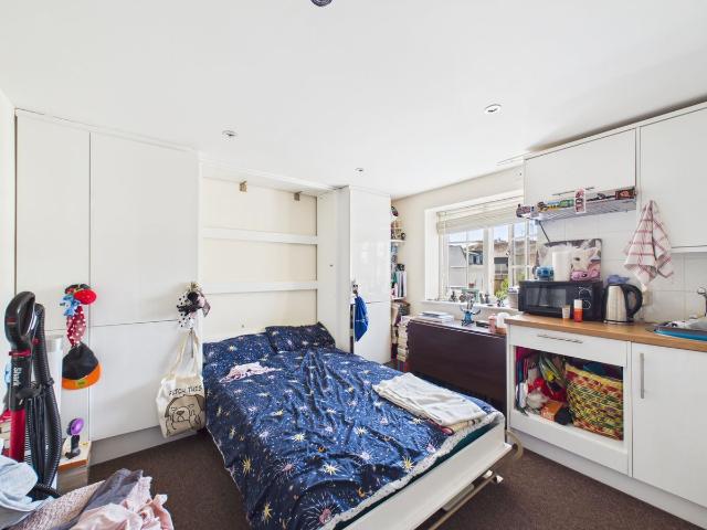 Bath Street, Cheltenham GL50, Studio to rent, £700 pcm | PrimeLocation
