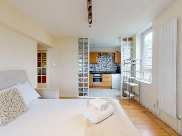 Bath Street, London EC1V, 1 bed flat to rent, £2,600 pcm | PrimeLocation
