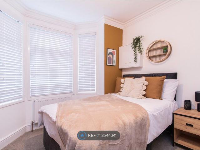 Bath Street, Rugby CV21, Room to rent, £550 pcm | PrimeLocation