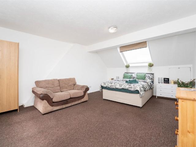 Bathurst Walk, Iver SL0, Room to rent, £875 pcm | PrimeLocation
