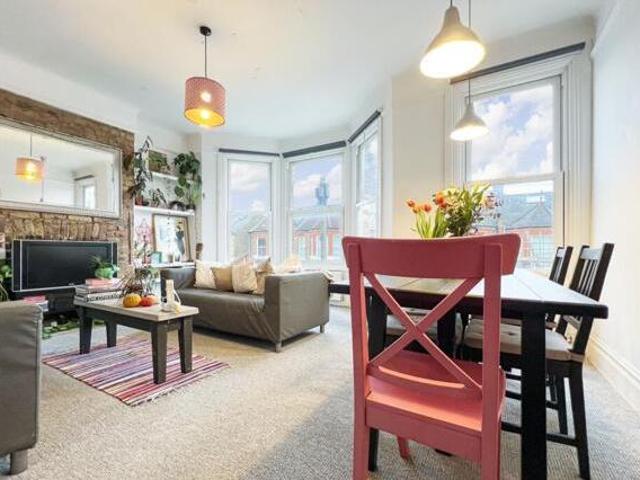 Bathurst Gardens, Kensal Rise, 3 Bedroom Flat