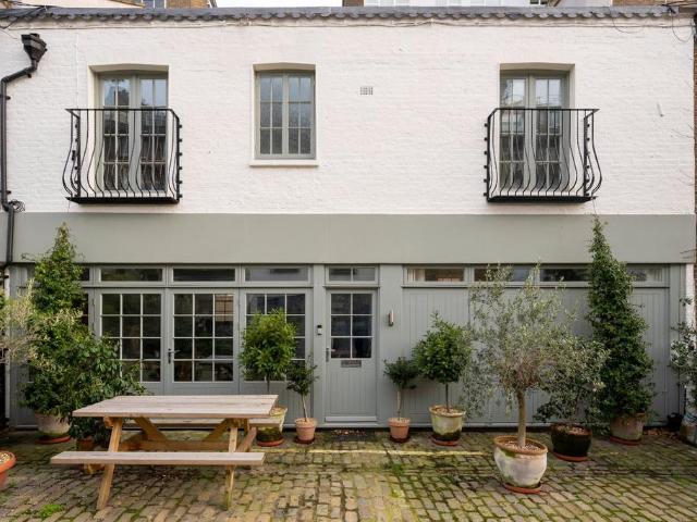 Bathurst Mews, Bayswater, London, W2 4 bed mews to rent £12,000 pcm £2,769 pw
