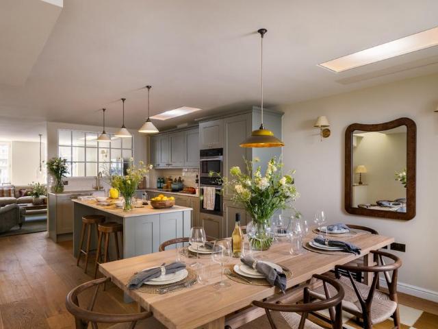 Bathurst Mews, London 3 bed mews to rent £13,000 pcm £3,000 pw
