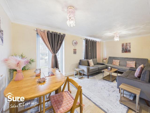 Bathurst Road, Hemel Hempstead, Hertfordshire HP2, 1 bed flat to rent, £1,195 pcm | PrimeLocation