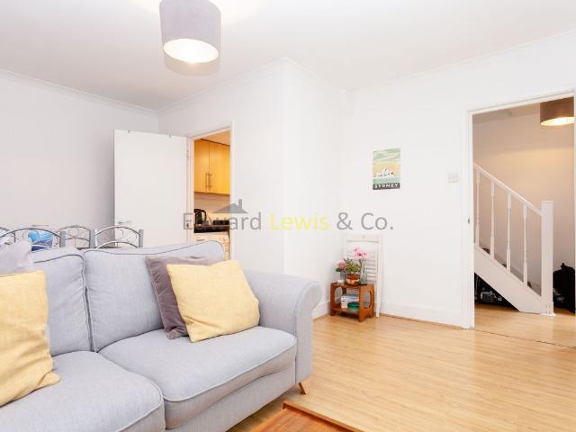 Batley Place, London N16, 2 bed flat to rent, £2,076 pcm | PrimeLocation