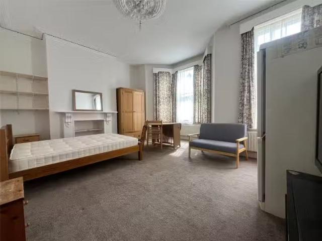 Batoum Gardens, London, W6 7QD
