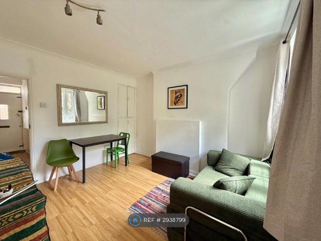 Batson House, London E1, 1 bed flat to rent, £1,750 pcm | PrimeLocation