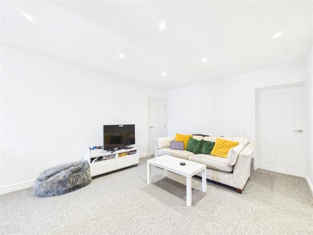 Baugh Gardens, Bristol BS16 1 bed apartment to rent £1,000 pcm £231 pw