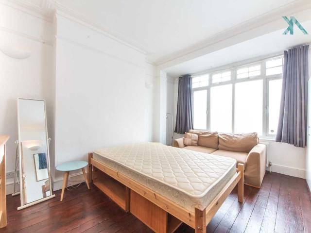 Bavent Road, Camberwell SE5, 2 bed flat to rent, £2,100 pcm | PrimeLocation