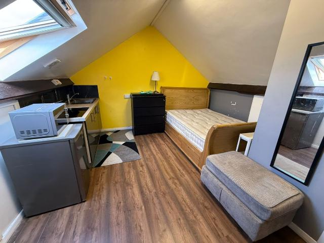 Bawdsey Avenue IG2, Room to rent, £1,000 pcm | PrimeLocation
