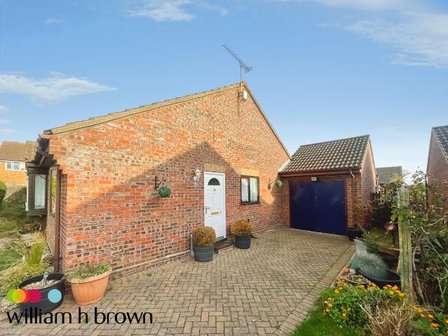 Bawdsey Close, Clacton On Sea CO16, 2 bed bungalow to rent, £1,300 pcm | PrimeLocation