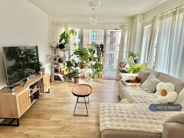 Bawley Court, London, E16 2 bed flat to rent £2,150 pcm £496 pw