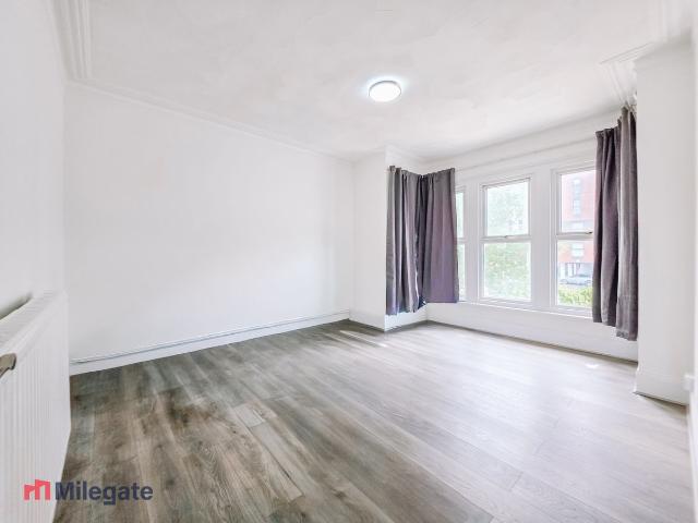 Baxter Avenue, Southend On Sea SS2, 3 bed flat to rent, £1,385 pcm | PrimeLocation