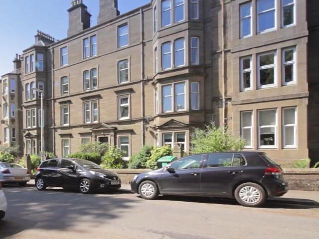 Baxter Park Terrace Stobswell, Dundee. 3 bed flat to rent £1,395 pcm £322 pw