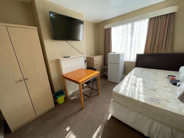 Baxter Road, Edmonton N18, Room to rent, £700 pcm | PrimeLocation