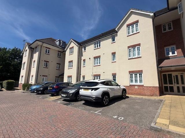Baxendale Road, Chichester PO19, 2 bed flat to rent, £1,250 pcm | PrimeLocation