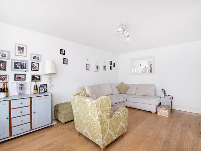 Bay Court, Ealing W5, 2 bed flat to rent, £2,100 pcm | PrimeLocation