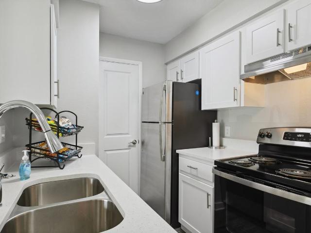 Bay Crossing 2 Bedroom Apartment for Rent at 4711 S Himes Ave, Tampa, FL 33611 Fairoaks Manhattan Manor